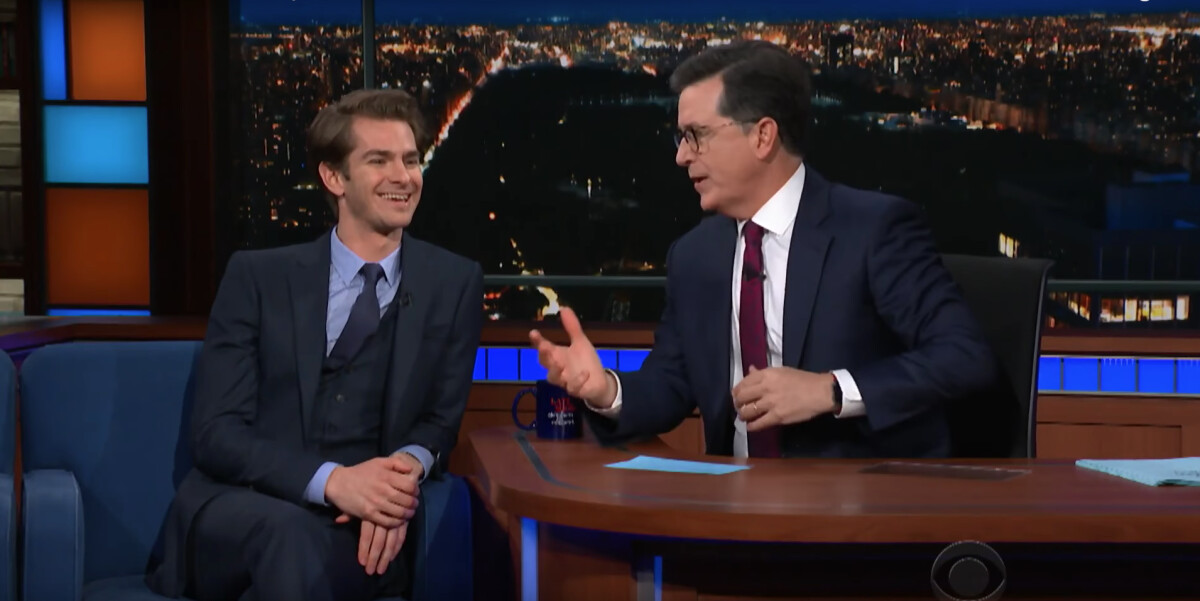 Vidéo : Andrew Garfield chez Stephen Colbert ce 23 mai 2018. - Purepeople