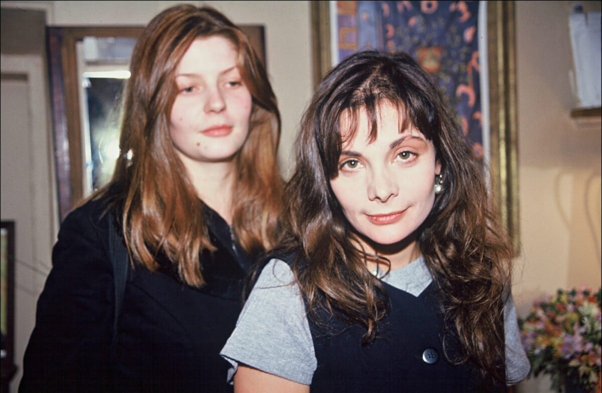 Photo : Chiara Mastroianni et Marie Trintignant à Paris, en 1994 ...