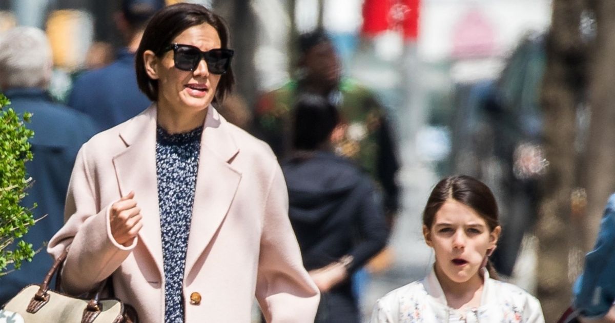 Katie Holmes et sa fille Siri Cruise se promènent à New York le 28 ...