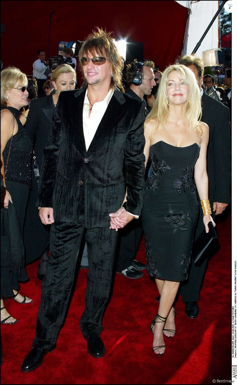 HEATHER LOCKLEAR ET RICKY SAMBORA AUX EMMY AWARDS A LOS ANGELES - 2002 ...