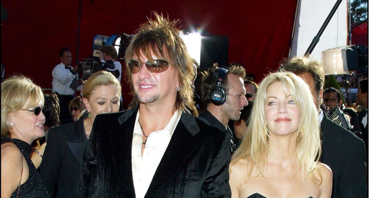 HEATHER LOCKLEAR ET RICKY SAMBORA AUX EMMY AWARDS A LOS ANGELES - 2002 ...