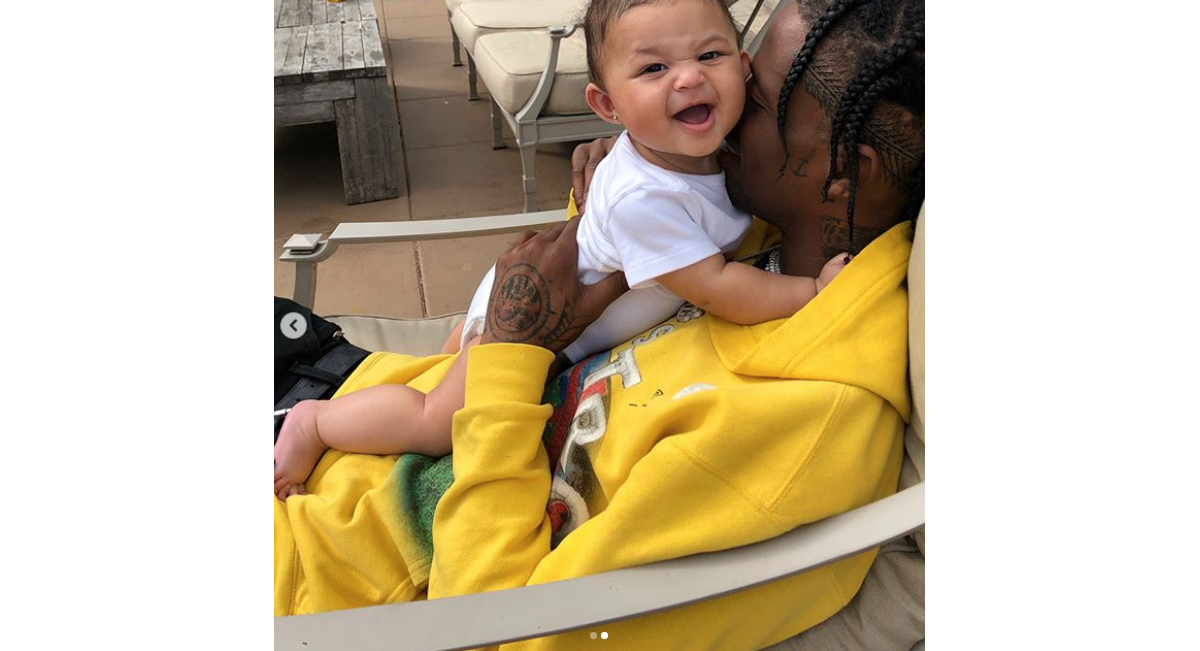 Photo : Travis Scott et sa fille Stormi à New York. Photo publiée le 22 ...