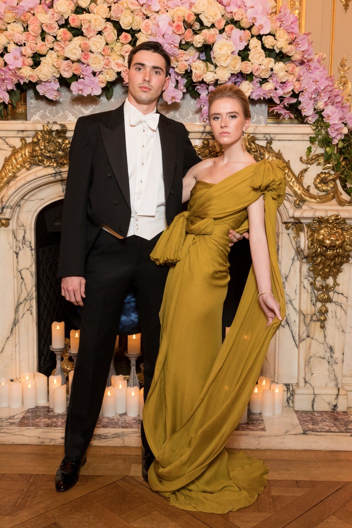 Photo : Exclusif - Julia McCaw (robe Giambattista Valli HC) et son ...