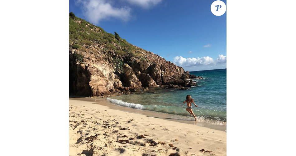 Alessandra Sublet, séparée : Noël au soleil, sa fille Charlie s'amuse à ...