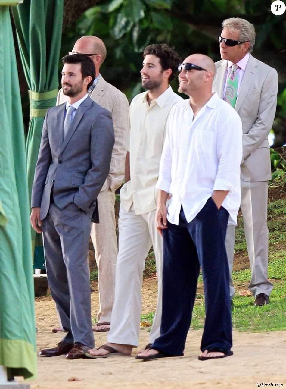 Brandon, Brody et Burt Jenner lors du mariage Brandon Jenner à Hawaï en ...