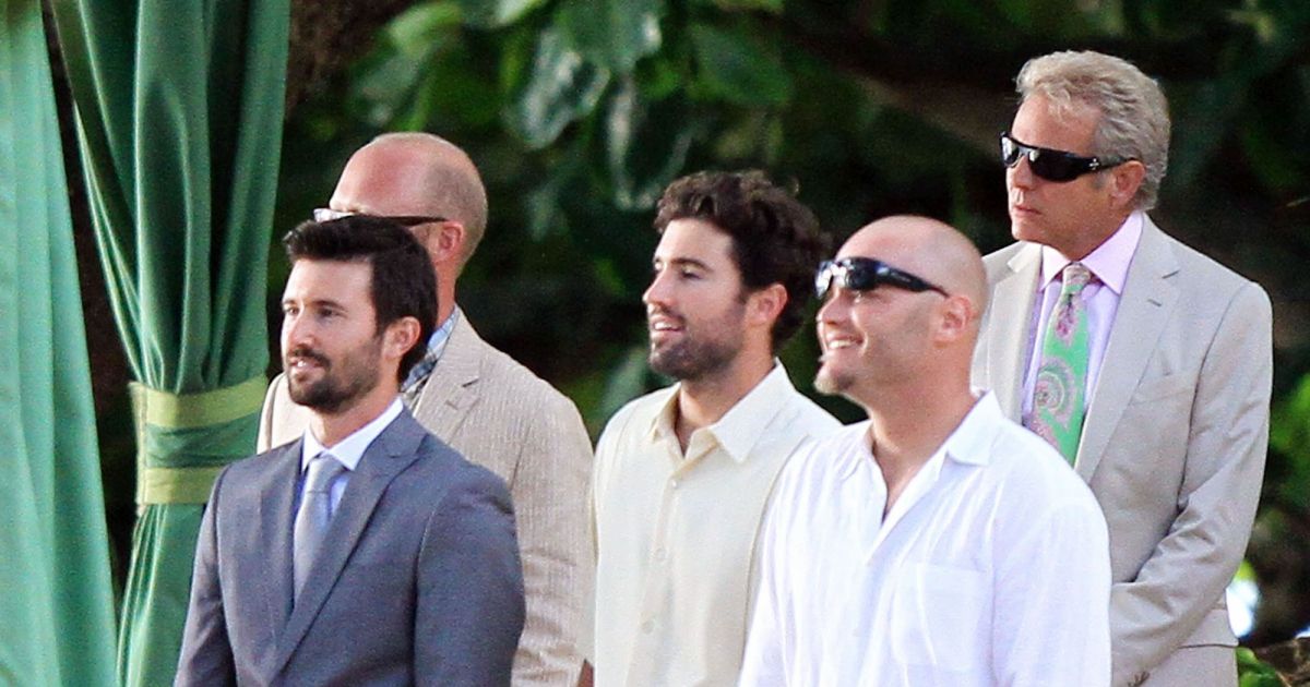 Brandon, Brody et Burt Jenner lors du mariage Brandon Jenner à Hawaï en ...