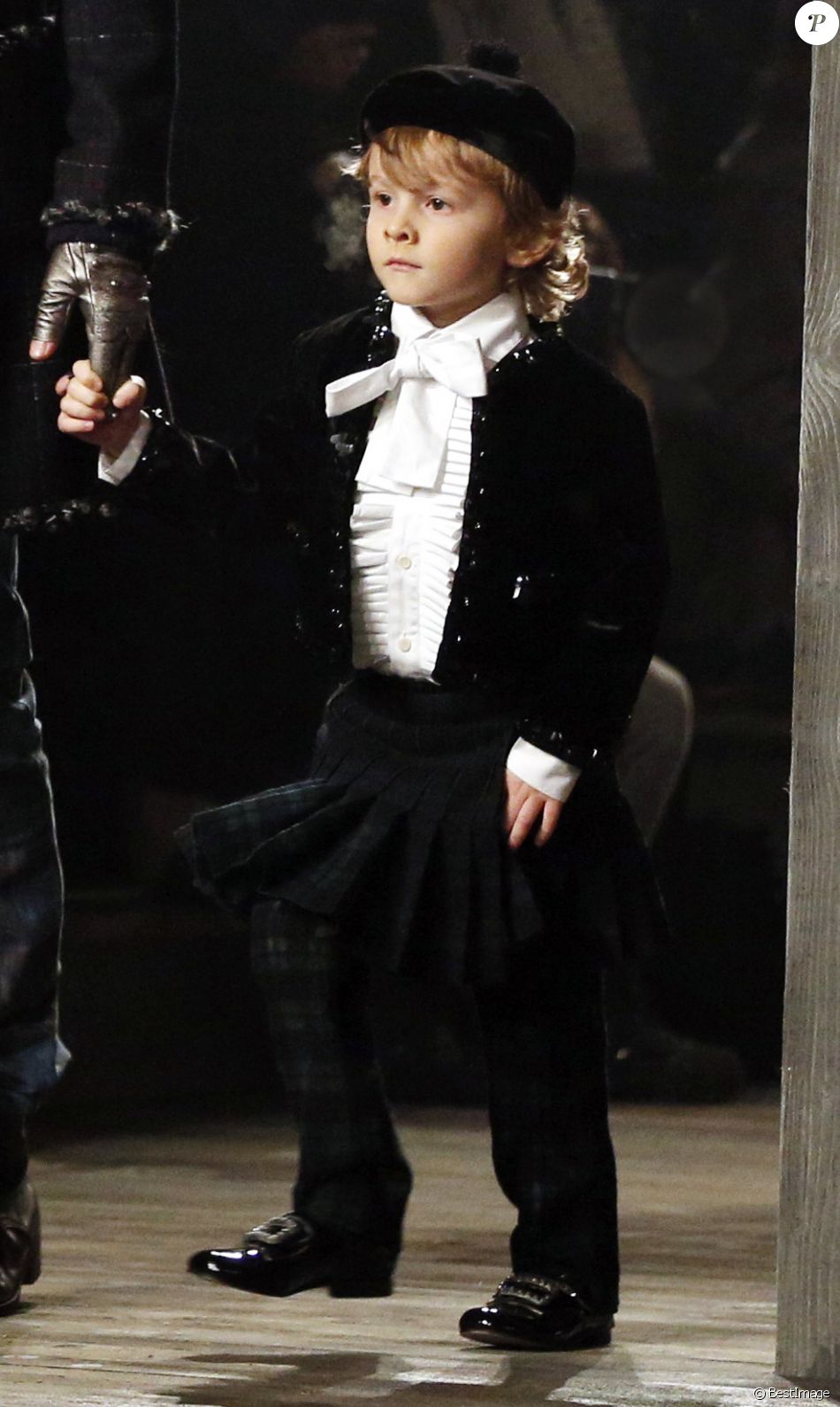 Hudson Kroenig - Defile Chanel en l'honneur des métiers d'arts au ...