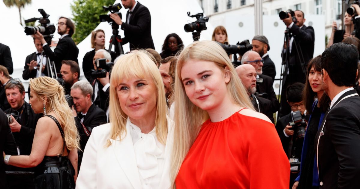 Patricia Arquette, sa fille Harlow Olivia Calliope - Montée des marches ...