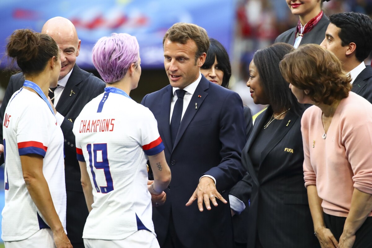 Photo : Emmanuel Macron et Megan Rapinoe (USA) - Finale de la coupe du ...