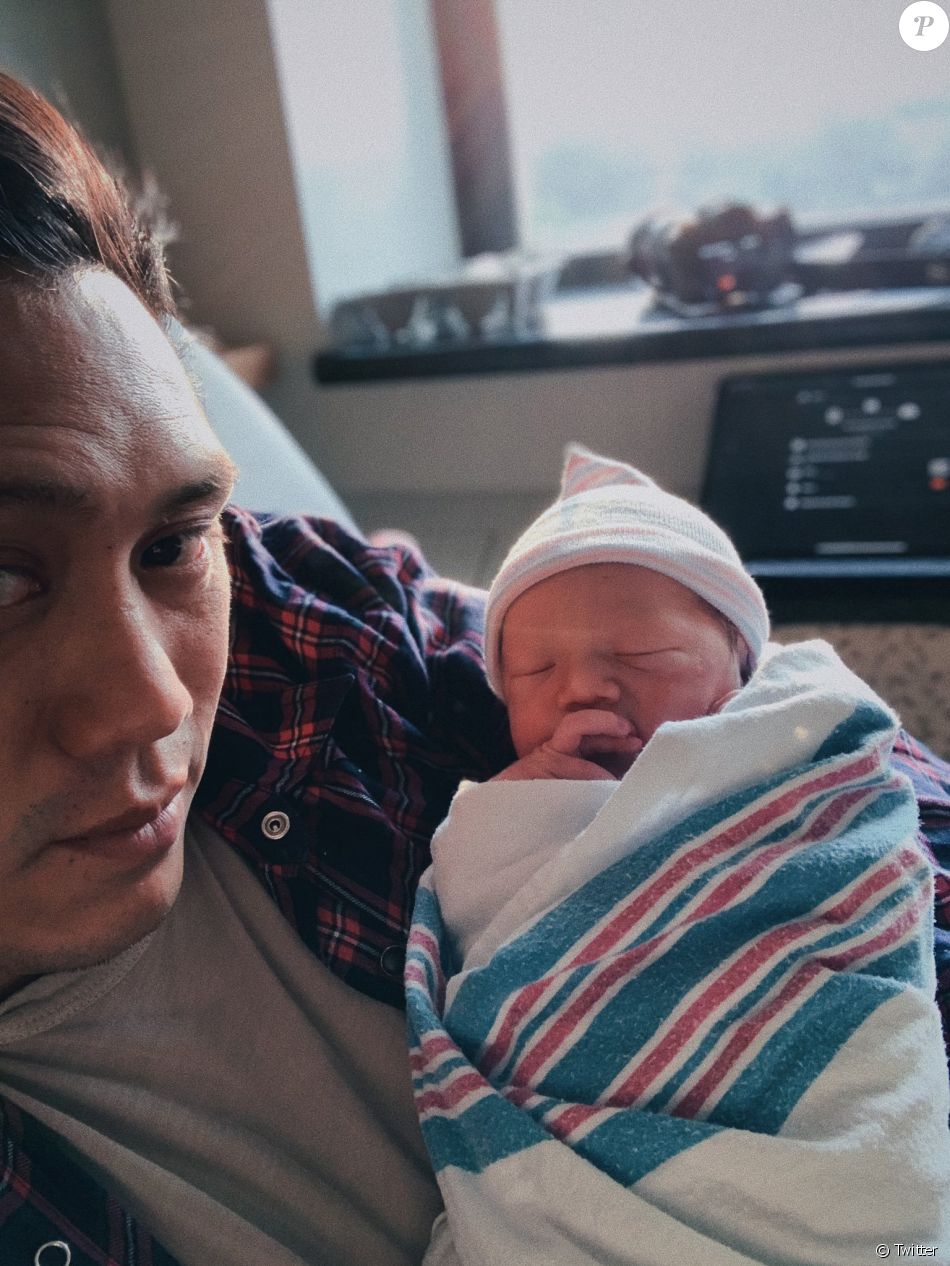 Jon M. Chu : Le réalisateur, papa, présente son bébé et son prénom ...