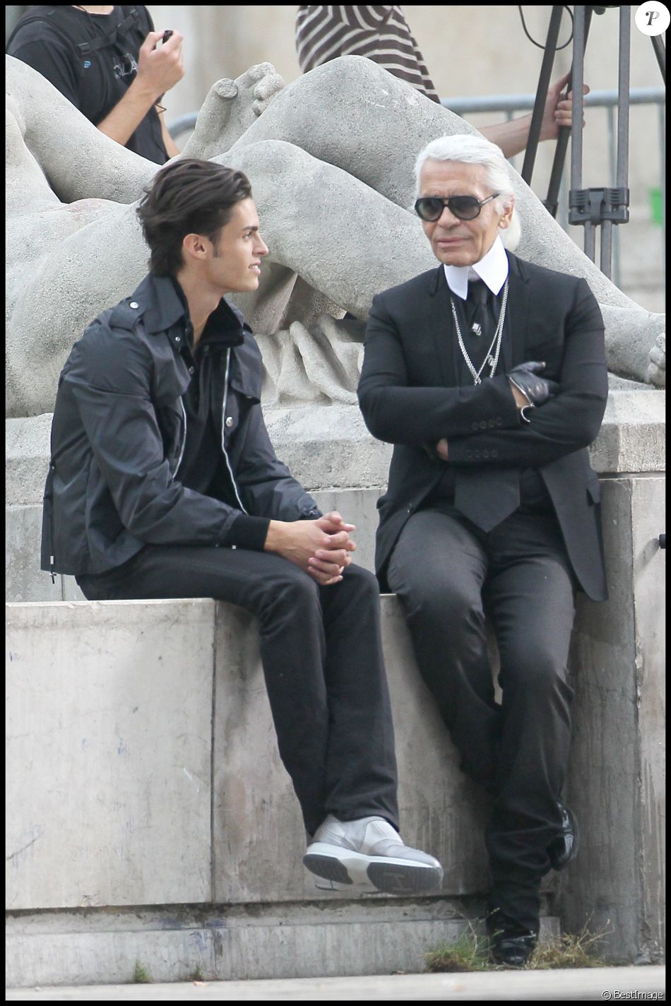 Baptiste Giabiconi et Karl Lagerfeld à Paris. Septembre 2010. - Purepeople