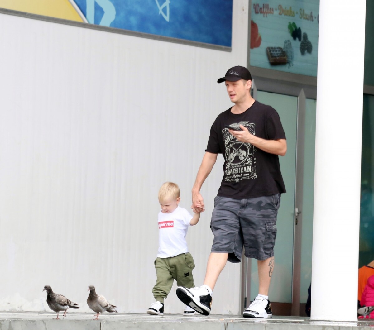 Photo : Exclusif - Nick Carter (Backstreet Boys) se balade avec sa ...