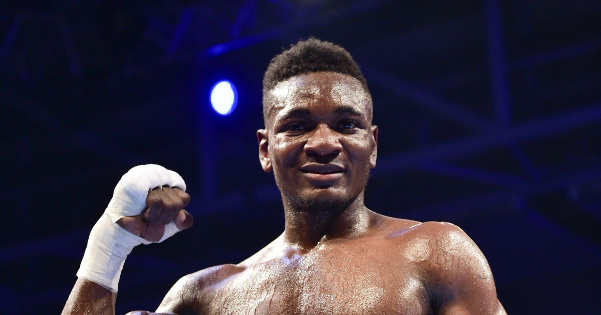 Christian M Billi (Fra) posant avec la ceinture WBC Poids Moyens - No ...