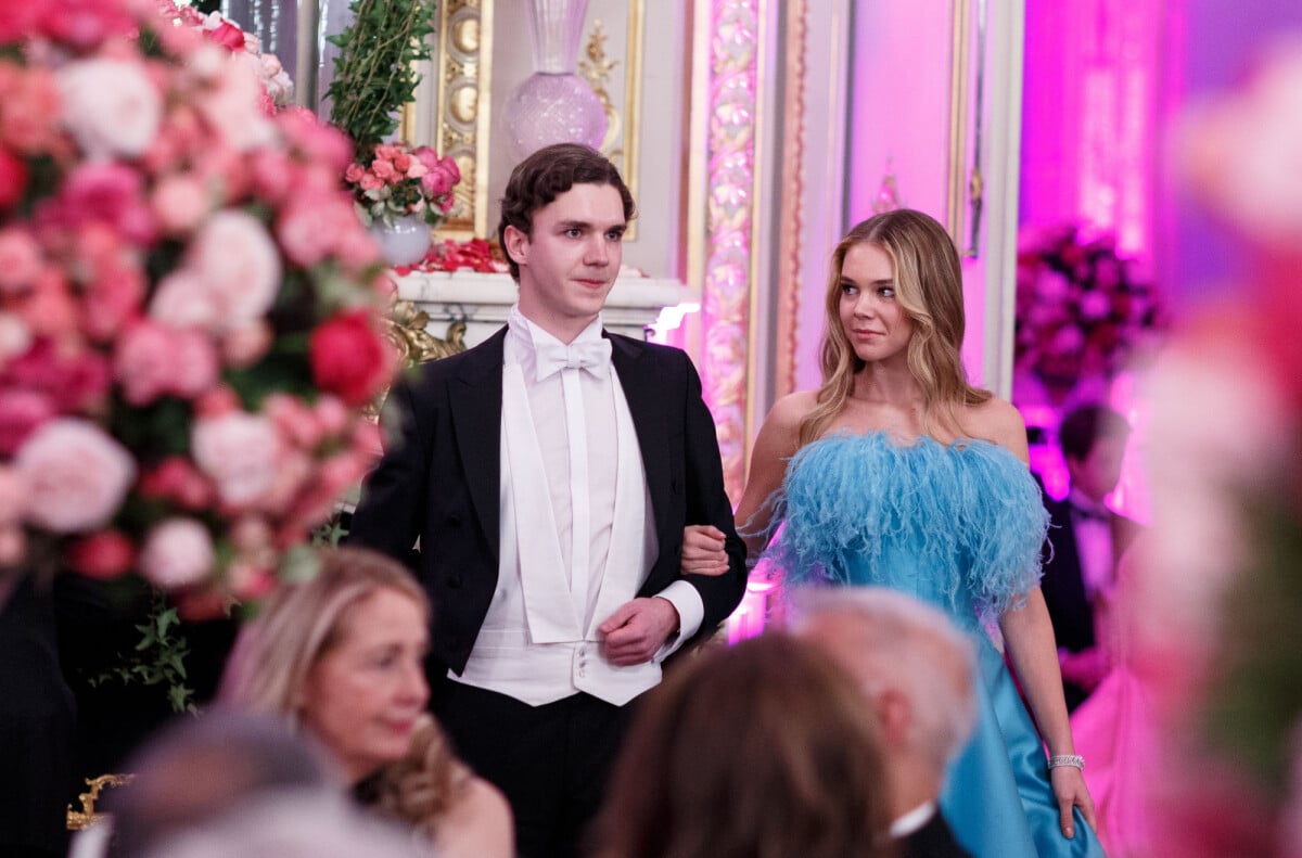 Photo : Exclusif - Alexia de Poligny (en robe Alexis Mabille haute couture) et son cavalier ...