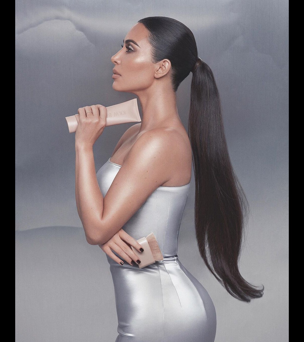 Photo : Kim Kardashian dévoile un nouveau produit de sa marque de cosmétiques "KKW" sur ...