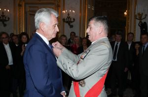 Le producteur Gilbert Coullier, son épouse Nicole et Gad Elmaleh ...