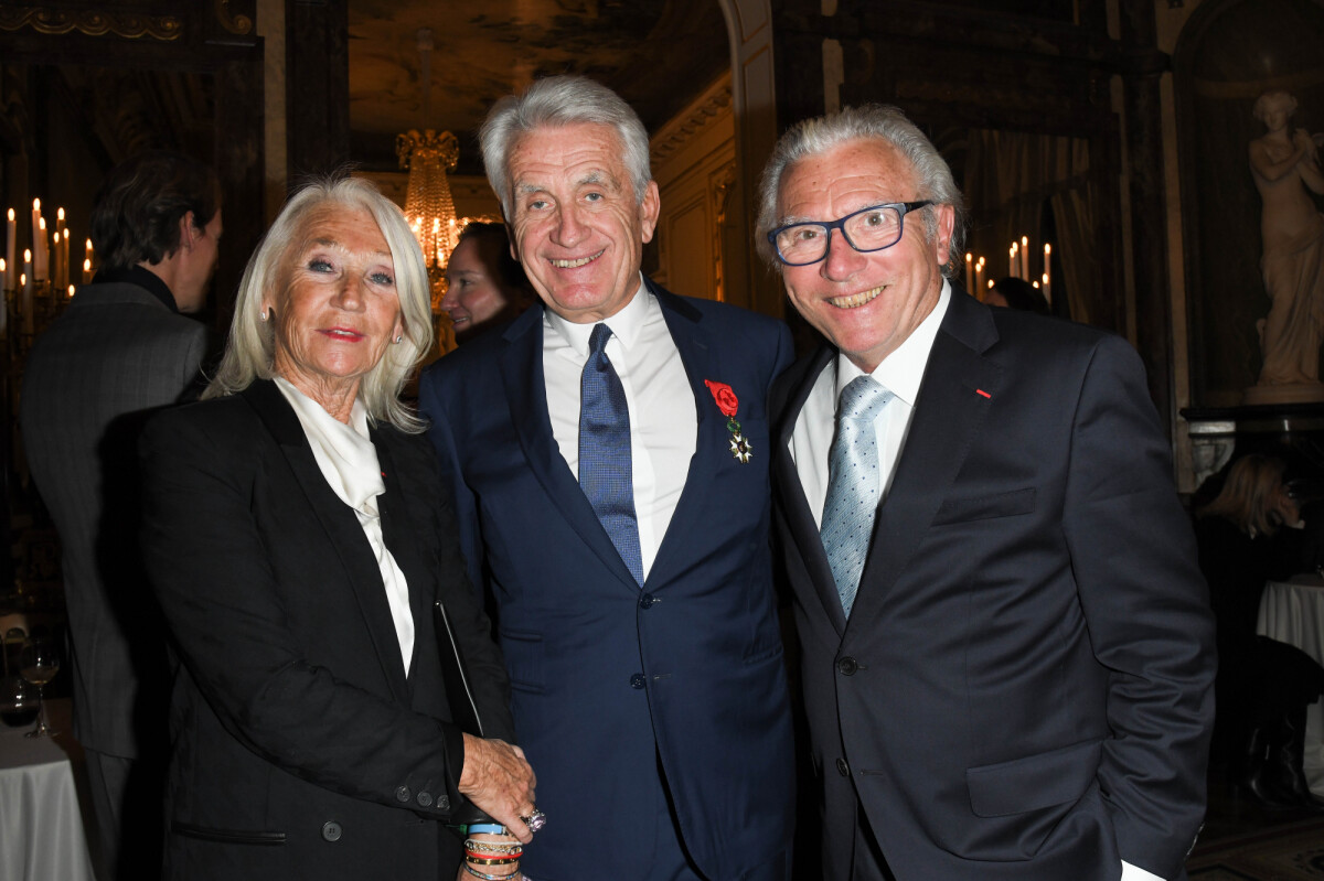 Photo : Gilbert Coullier reçoit l'insigne "Officier de la Légion d ...