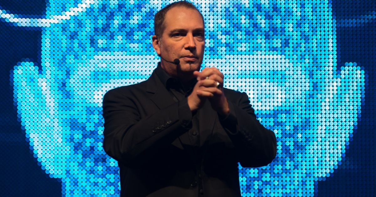 Messmer donne son spectacle plébiscité Intemporel au Grand Rex à Paris ...