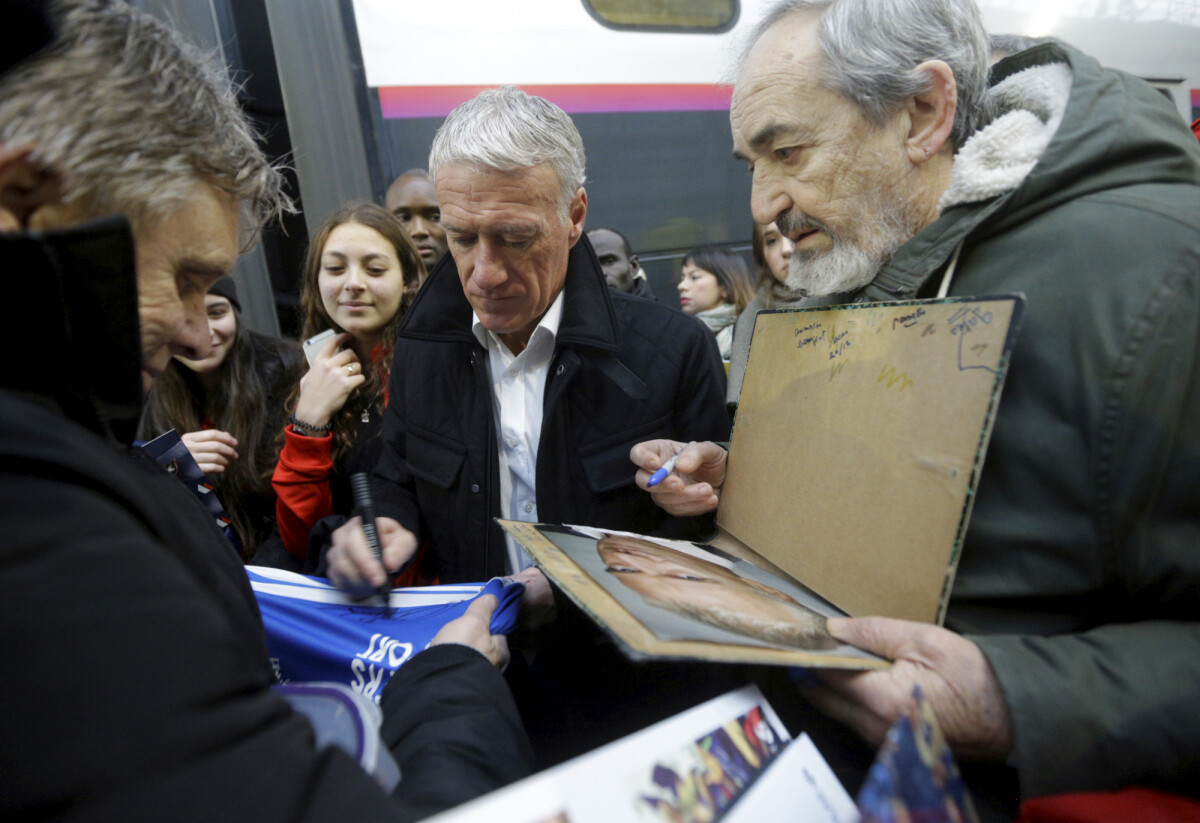 Photo : Didier Deschamps durant le départ du train des Pièces Jaunes à ...