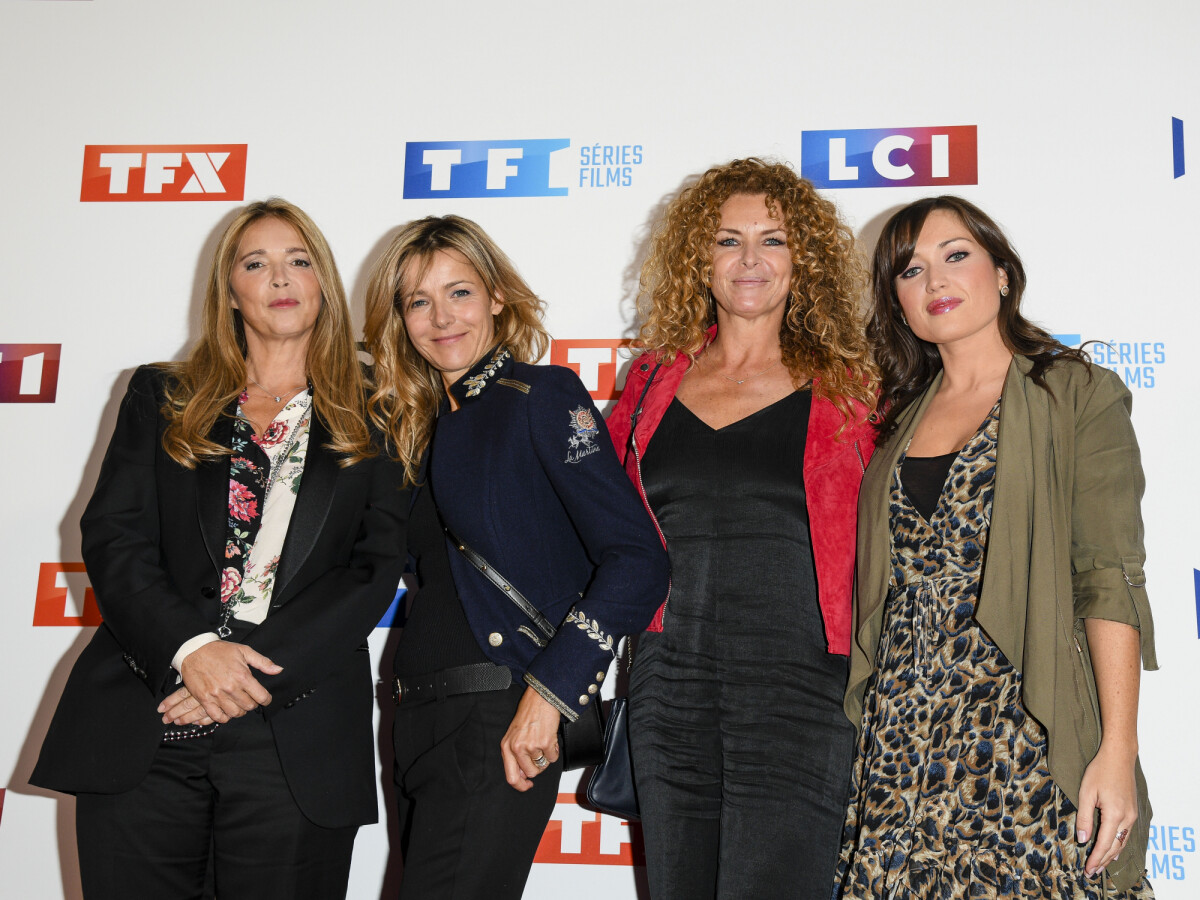 Photo : Hélène Rollès, Laure Guibert, Manuela Lopes et Elsa Esnoult ...