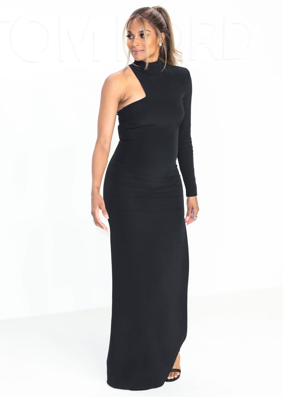 Photo : Ciara, enceinte, au défilé Tom Ford organisé le 7 février 2020 ...