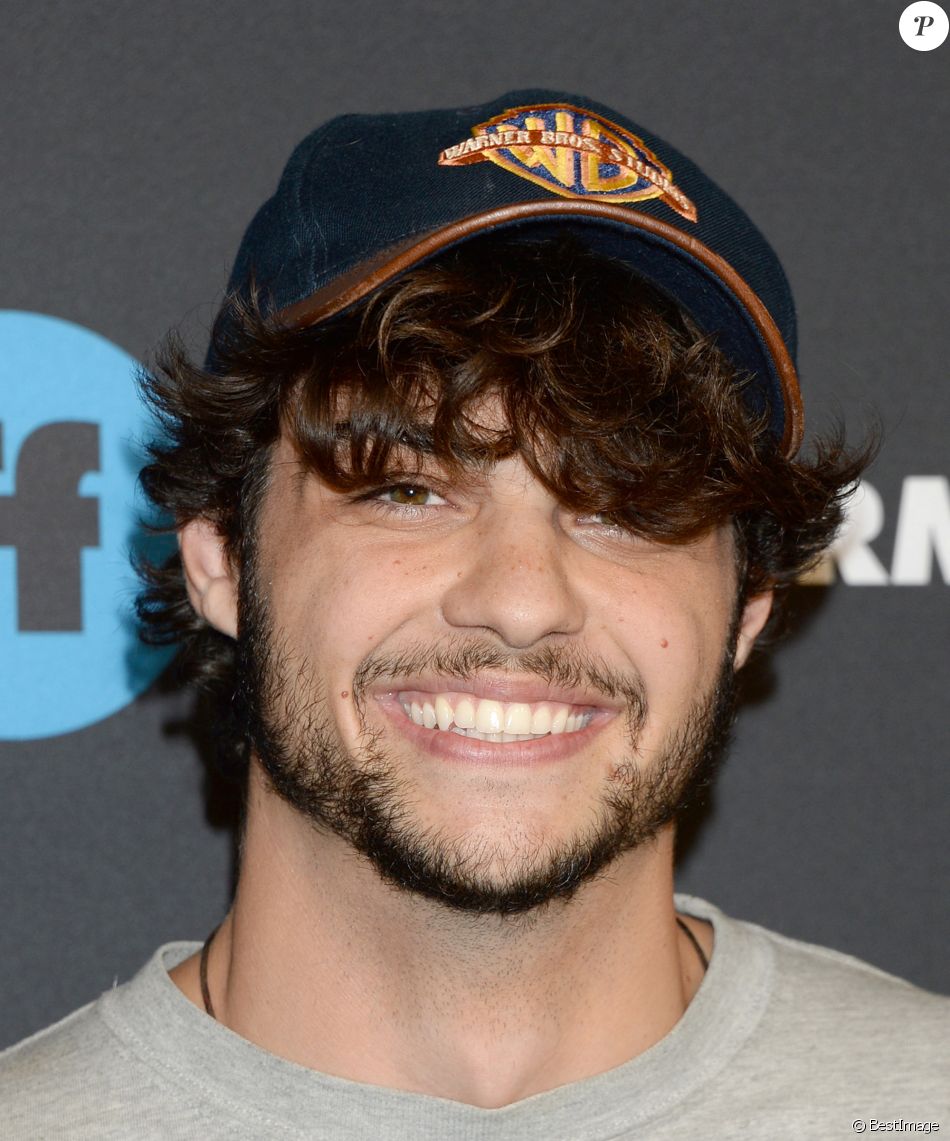 Noah Centineo à la première du film Good Trouble au Palace Theatre à ...