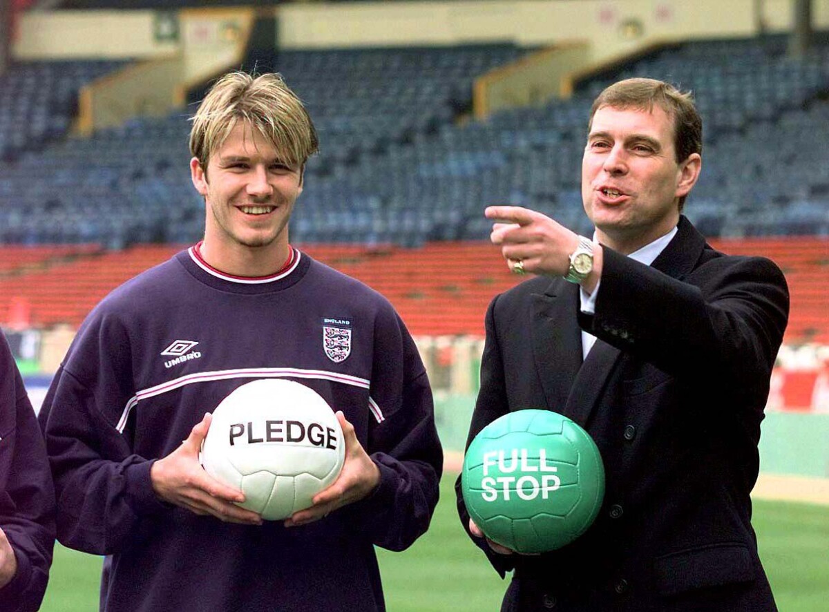 Photo : Le prince Andrew et David Beckham à Londres en 1999. - Purepeople