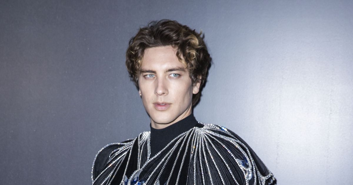 Cody Fern au photocall du défilé Louis Vuitton collection prêt-à-porter ...