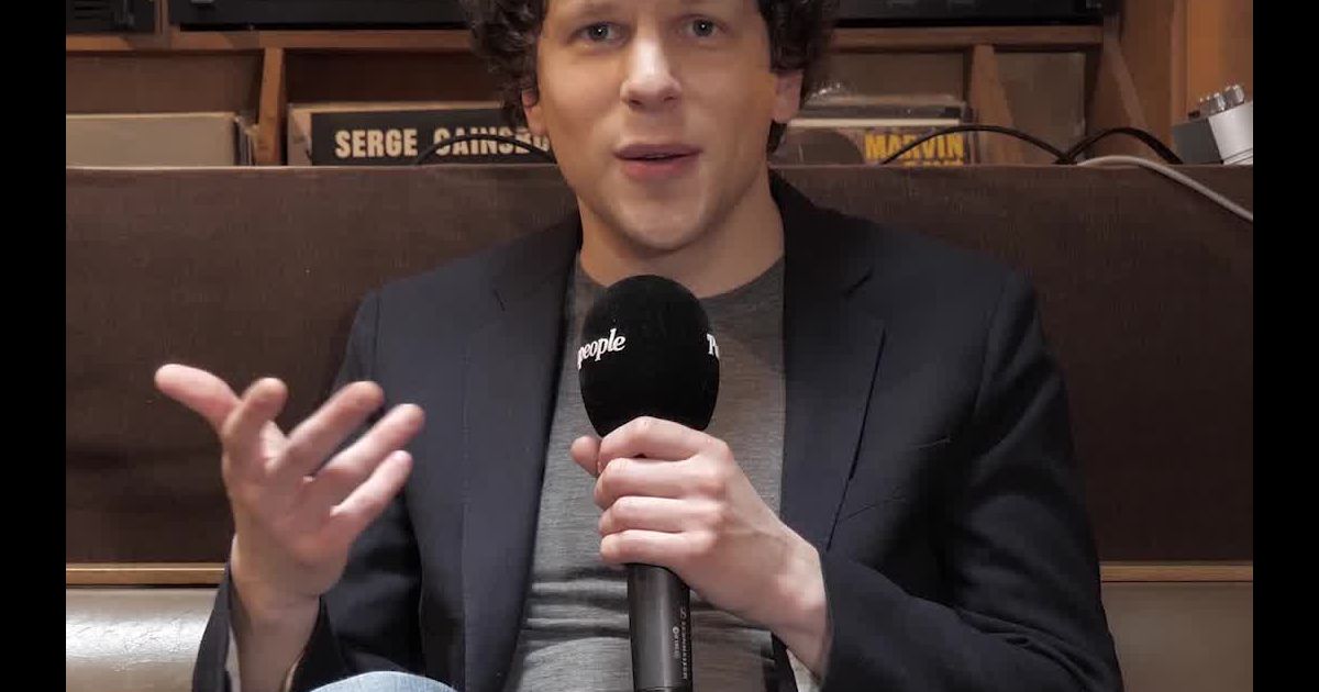Interview Quand tu tapes avec Jesse Eisenberg, à l'affiche du film ...