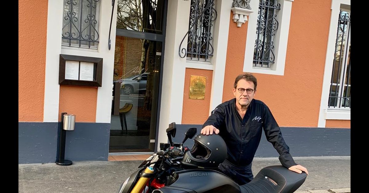 Michel Sarran devant son restaurant, le 24 janvier 2020 - Purepeople