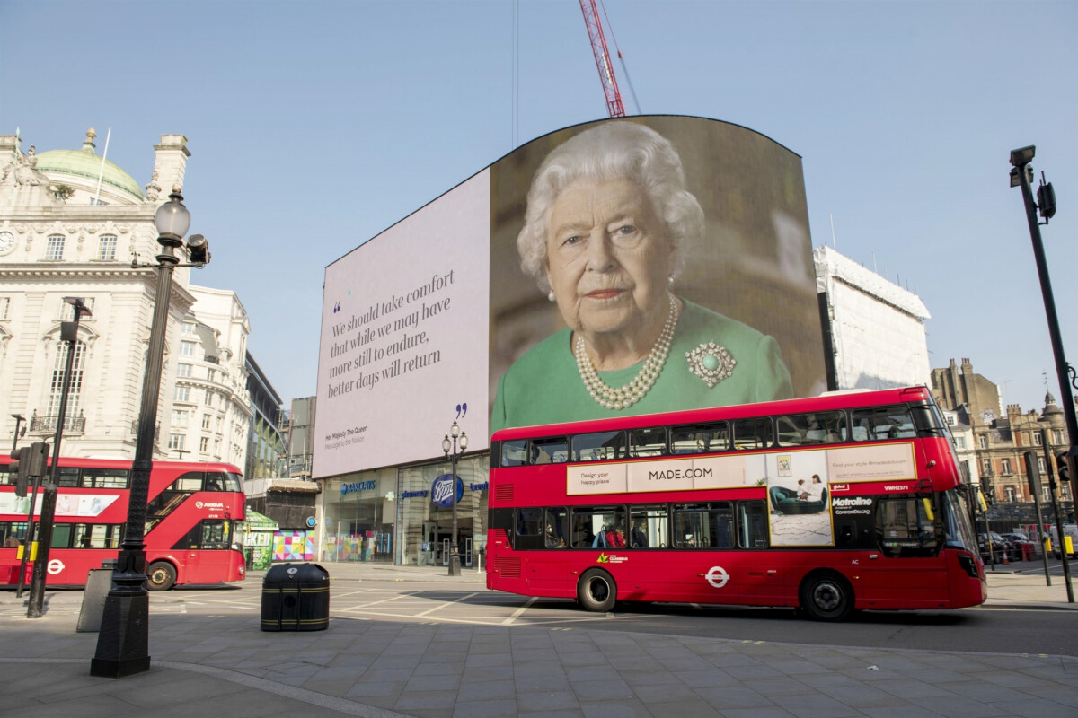 Photo : Le message d'espoir de la reine Elizabeth II, extrait de son ...