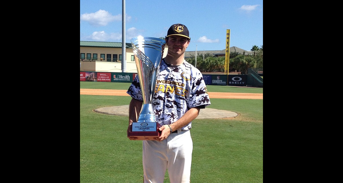 Photo : Le joueur de baseball américain Blake Bivens a appris sur ...