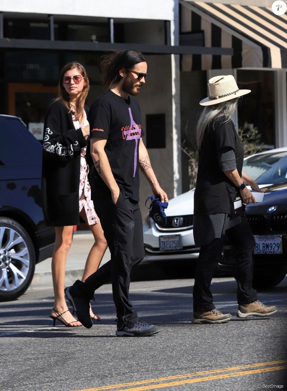 Exclusif - Jared Leto est allé déjeuner avec Valery Kaufman et sa mère ...
