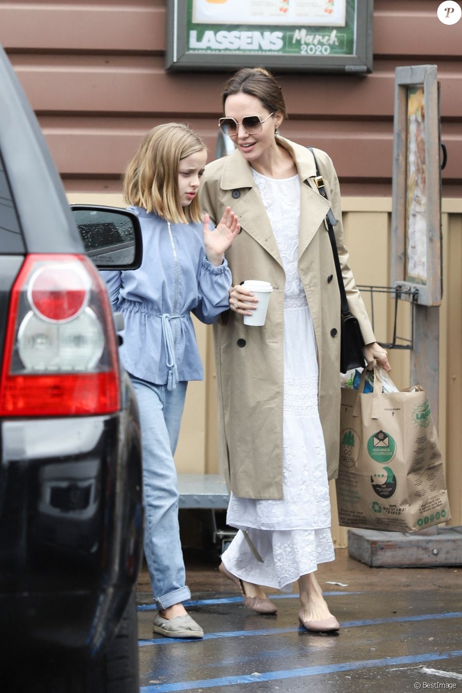 Angelina Jolie Et Sa Fille Vivienne Jolie Pitt Vont Faire Des Courses à