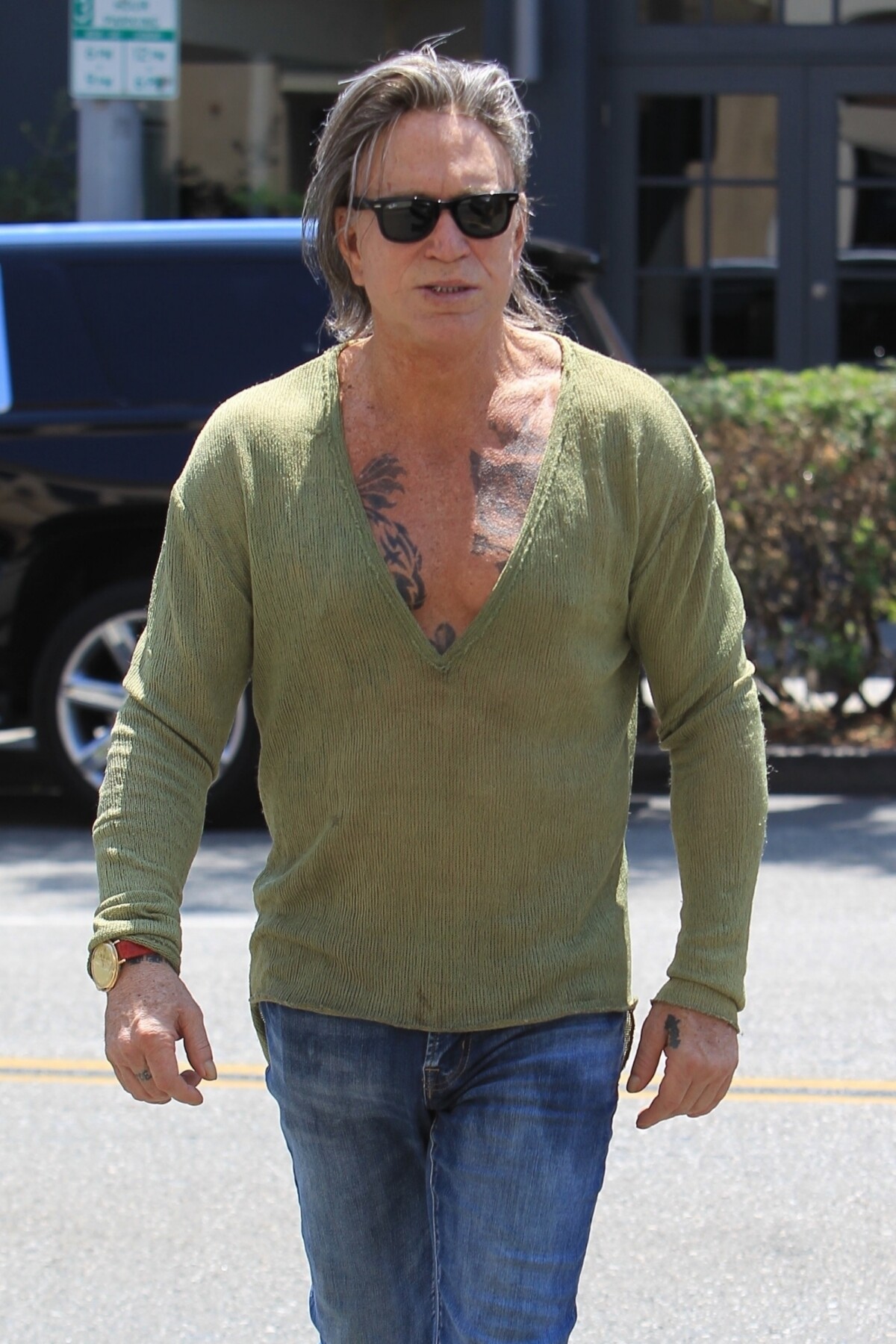 Photo : Mickey Rourke retrouve des amis à la sortie d'un salon de ...