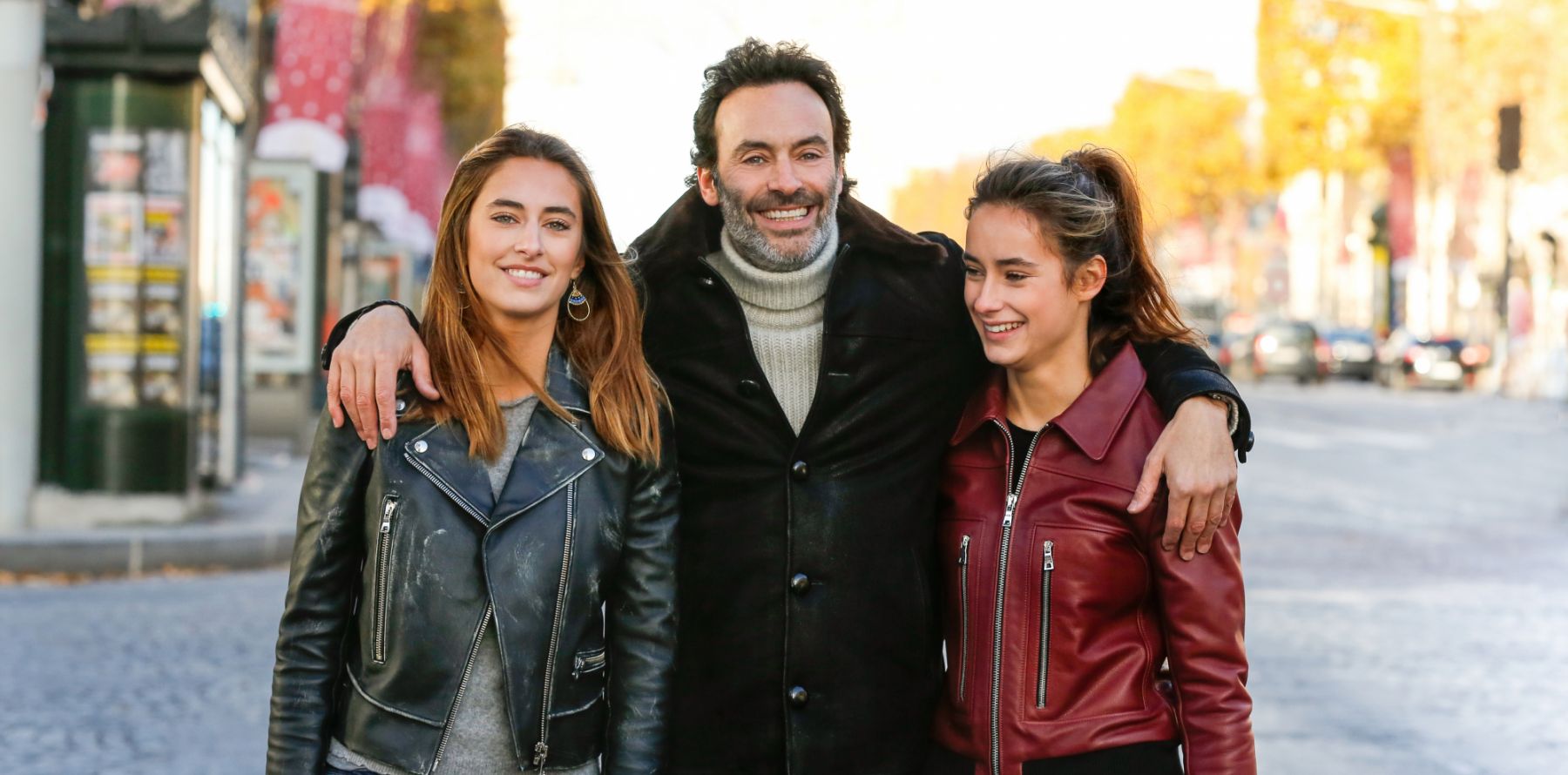 Anthony Delon et sa fille Liv réunis : carte postale de leurs vacances ...