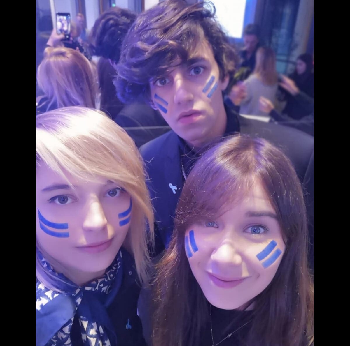 Photo : Santa, Line et Adam du groupe Hyphen Hyphen sur Instagram ...