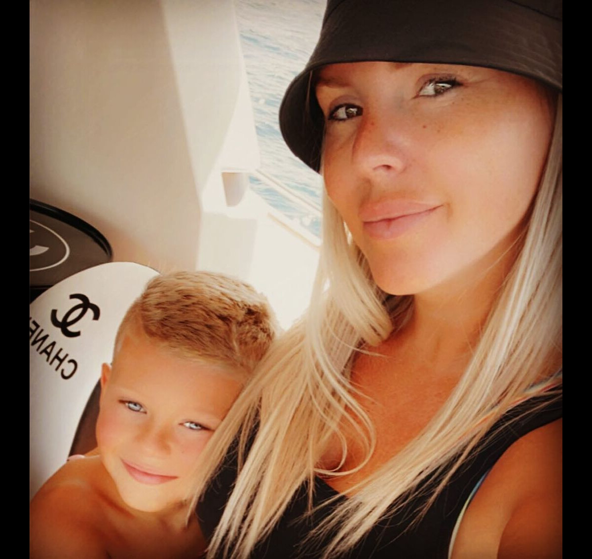 Photo : Amélie Neten et son fils Hugo sur Instagram - Purepeople