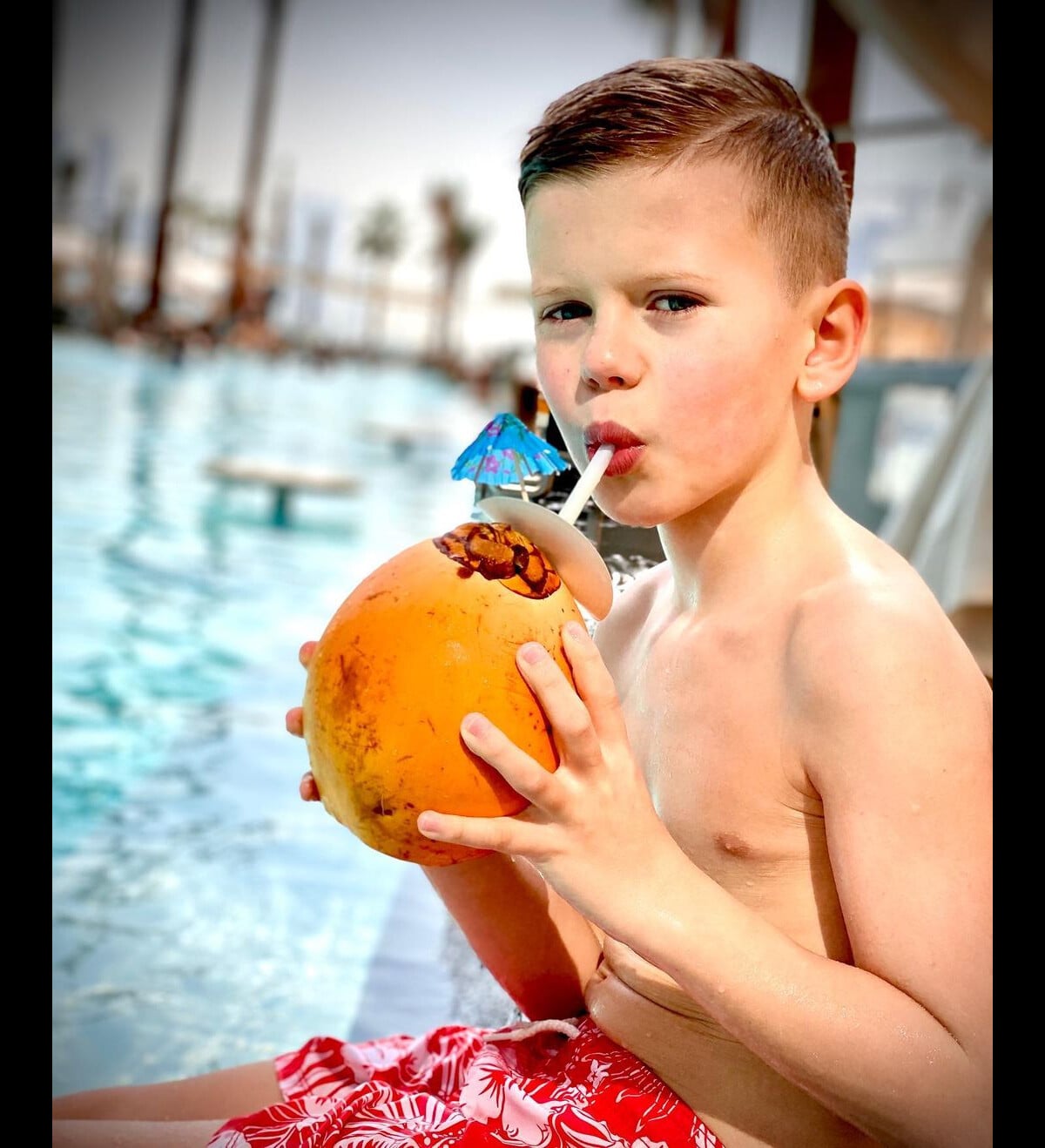 Photo : Hugo, le fils d'Amélie Neten, à Dubaï, le 23 février 2020 ...