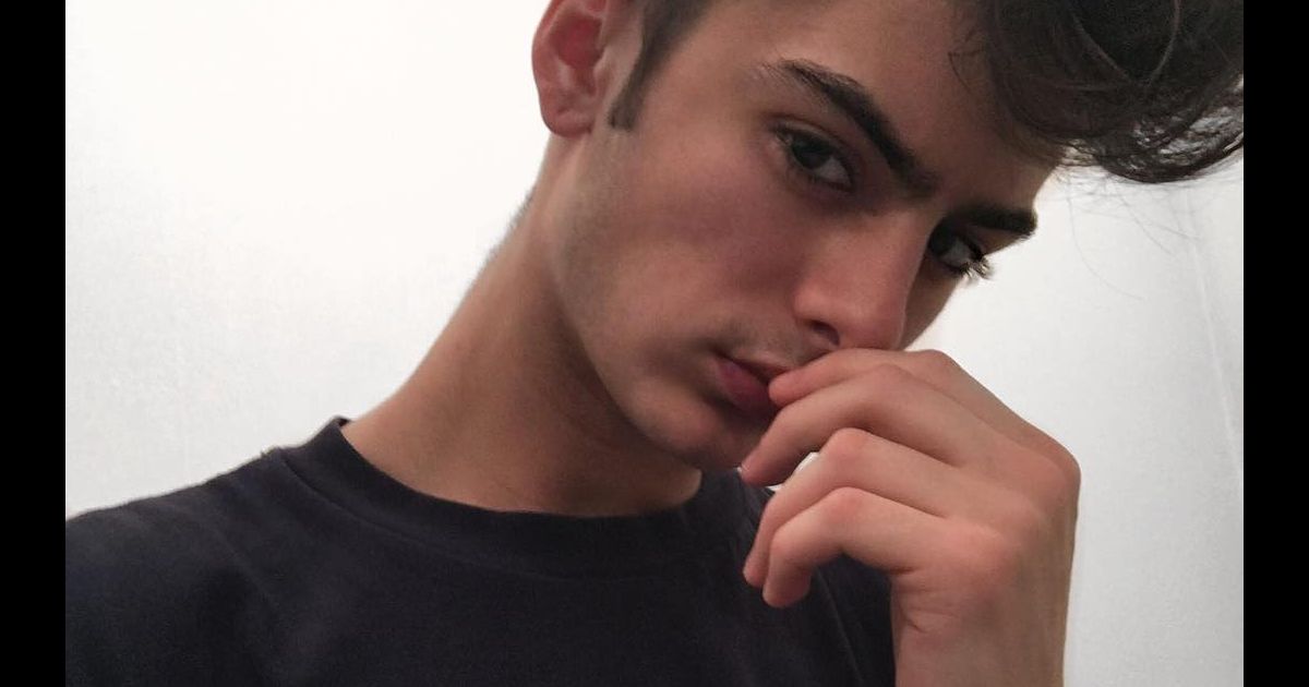 Nicolas Anselmo d'Ici tout commence pose sur Instagram, janvier 2016 ...
