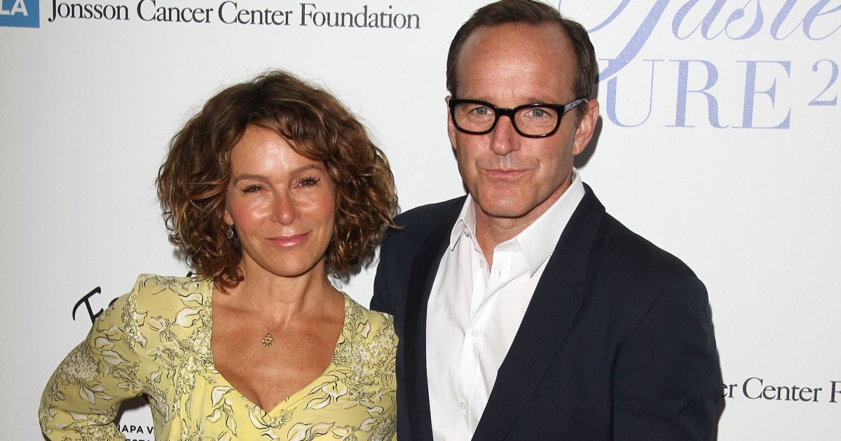 Jennifer Grey et son mari Clark Gregg lors de la 19e soirée annuelle de ...