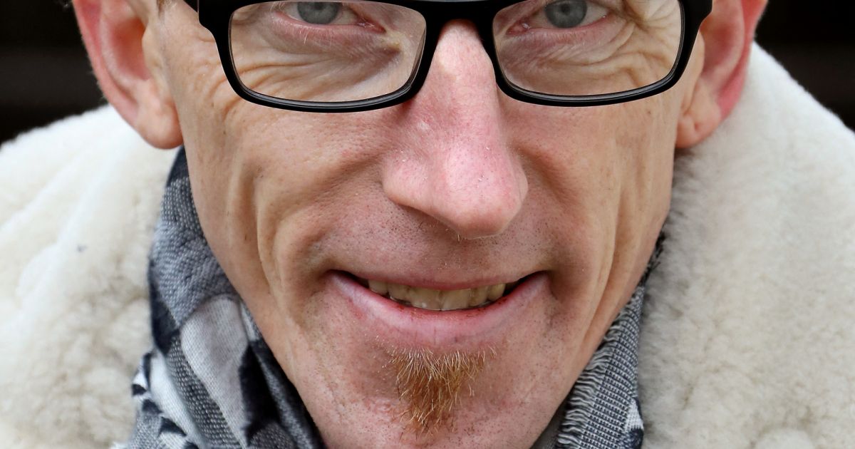 Exclusif - Patrick Dils pose dans un parc à Floirac près de Bordeaux ...