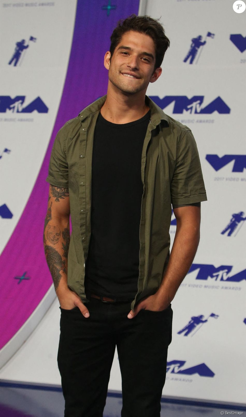 Tyler Posey à la soirée MTV Video Music Awards 2017 au Forum à ...