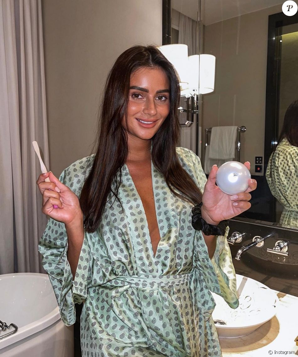 Laura (Les Marseillais) : Des photos d'elle avant la chirurgie ...