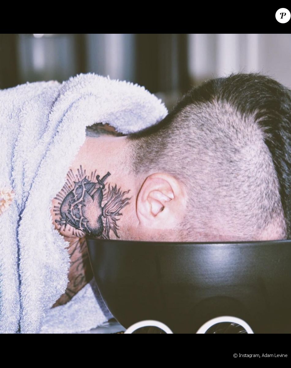 Adam Levine dévoile son impressionnant nouveau tatouage : le diaporama ...