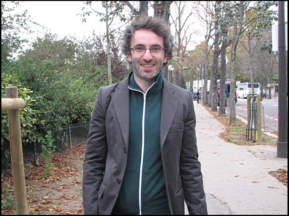 Photo : Vincent Delerm se balade à Paris. - Purepeople