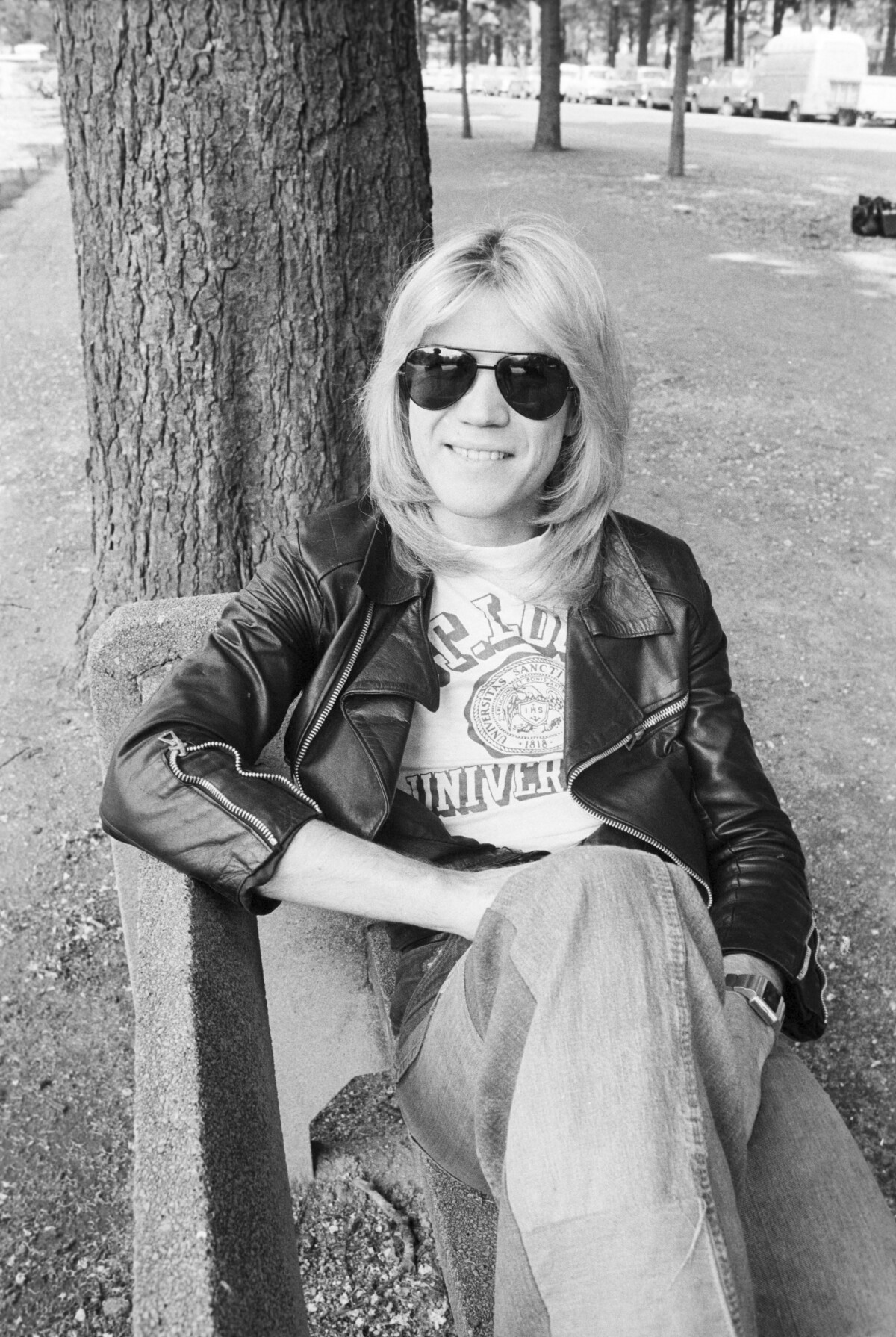 Photo : En France, à Paris, portrait de Patrick Juvet en blouson de ...