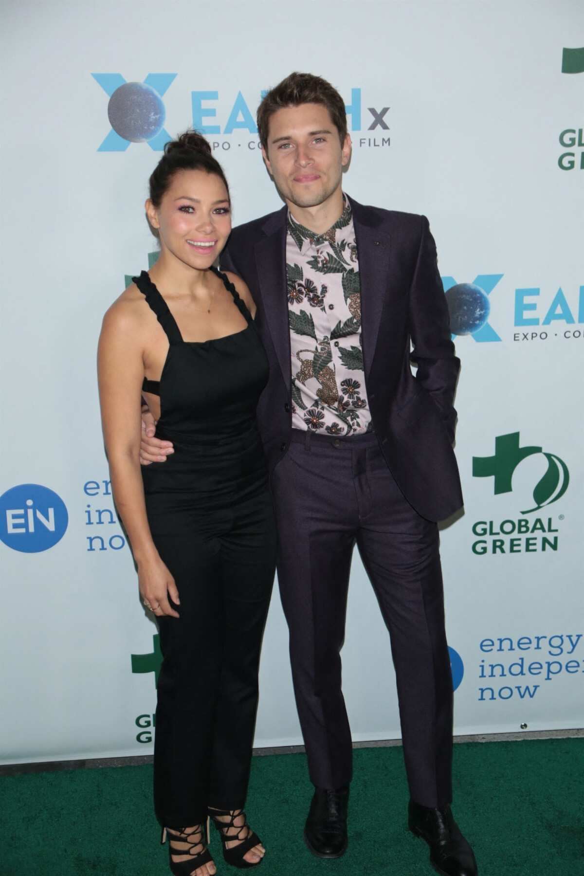 Photo : Jessica Parker Kennedy et Ronen Rubinstein à la 15ème soirée ...