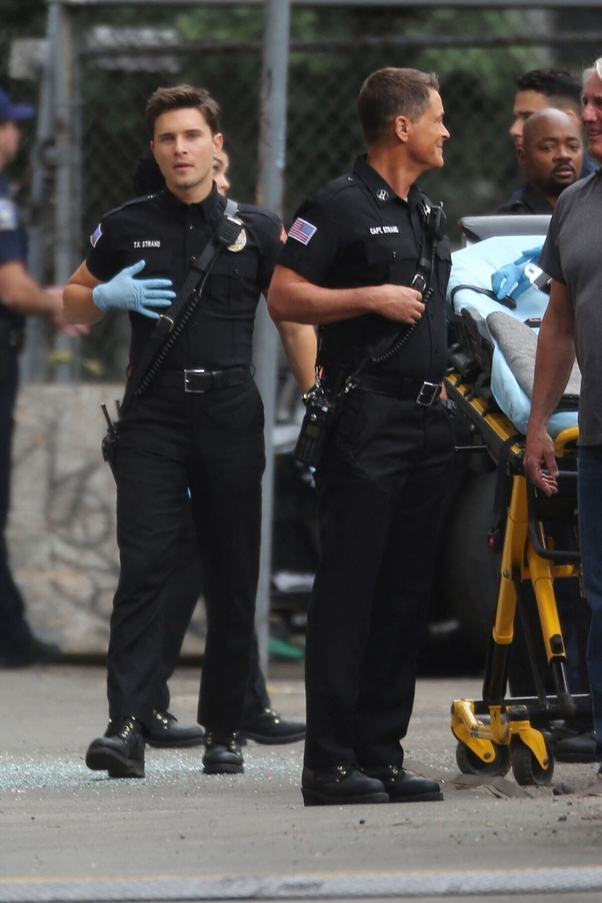 Photo : Exclusif - Ronen Rubinstein et Rob Lowe sur le tournage de 9-1 ...