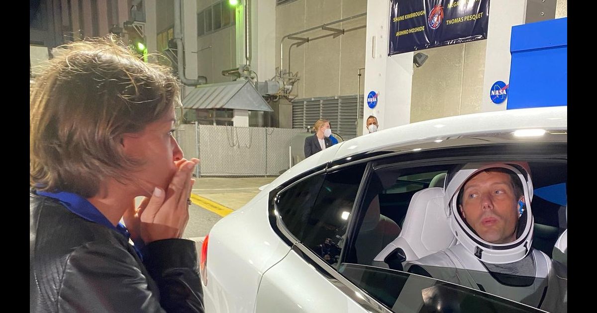 Anne Mottet et Thomas Pesquet au Kennedy Space Center, en Floride ...